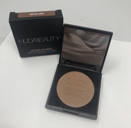 Huda Beauty Easy Bake And Snatch Pressed Brightening Powder - Cosmetics store | BeauteTrade